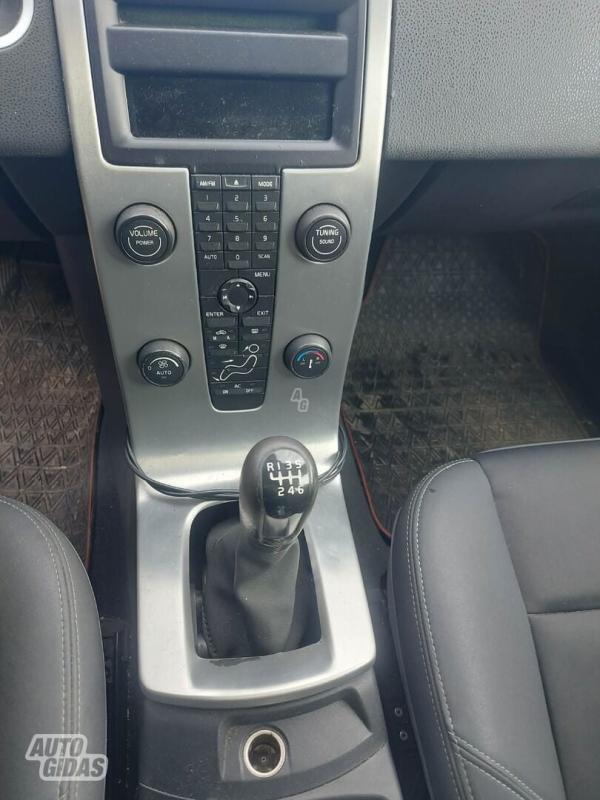 Grey Volvo V50 2007 in Kupiskis, with an engine capacity of 2.00 L and mileage of 295 thousand km for 1800 €, photo 8 on AUTOMOTO.COM.LV