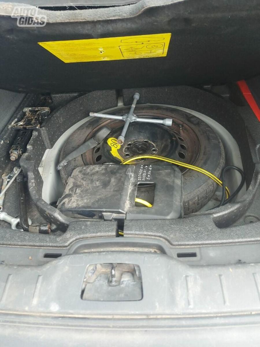 Grey Volvo V50 2007 in Kupiskis, with an engine capacity of 2.00 L and mileage of 295 thousand km for 1800 €, photo 11 on AUTOMOTO.COM.LV