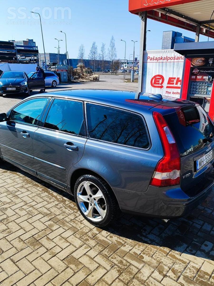 Pelēks Volvo V50 2007 Rēzekne, ar dzinēja tilpumu 2.40 L un nobraukumu 308 tūkst. km par 2500 €, foto 5 vietnē AUTOMOTO.COM.LV