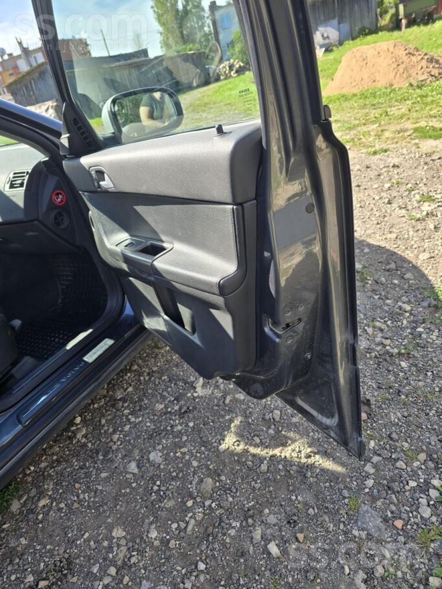 Pelēks Volvo V50 2007 Rēzekne, ar dzinēja tilpumu 2.40 L un nobraukumu 308 tūkst. km par 2500 €, foto 7 vietnē AUTOMOTO.COM.LV