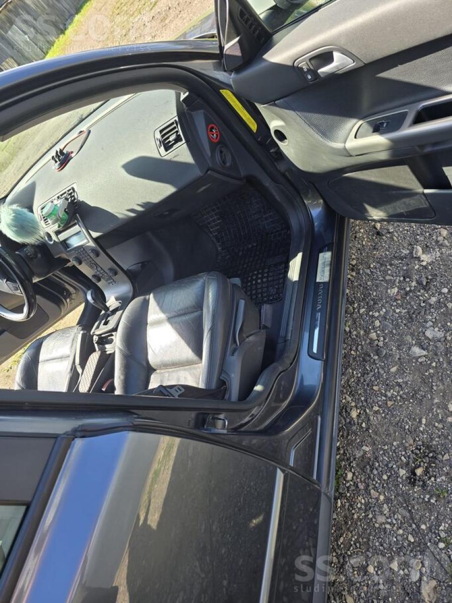 Pelēks Volvo V50 2007 Rēzekne, ar dzinēja tilpumu 2.40 L un nobraukumu 308 tūkst. km par 2500 €, foto 9 vietnē AUTOMOTO.COM.LV