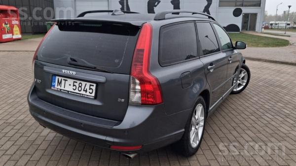 Grey Volvo V50 2007 in Riga, with an engine capacity of 2.40 L and mileage of 317 thousand km for 3450 €, photo 5 on AUTOMOTO.COM.LV