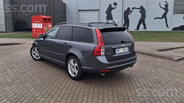 Grey Volvo V50 2007 in Riga, with an engine capacity of 2.40 L and mileage of 317 thousand km for 3450 €, photo 6 on AUTOMOTO.COM.LV