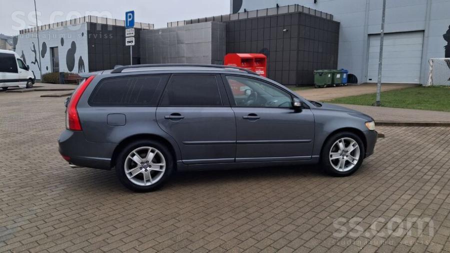 Pelēks Volvo V50 2007 Rīga, ar dzinēja tilpumu 2.40 L un nobraukumu 317 tūkst. km par 3450 €, foto 26 vietnē AUTOMOTO.COM.LV