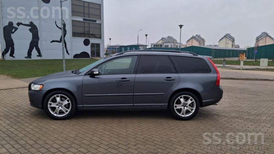 Pelēks Volvo V50 2007 Rīga, ar dzinēja tilpumu 2.40 L un nobraukumu 317 tūkst. km par 3450 €, foto 27 vietnē AUTOMOTO.COM.LV