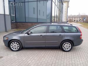 Pelēks Volvo V50 2007 Balvi, ar dzinēja tilpumu 2.00 L un nobraukumu 321 tūkst. km par 1650 €, foto 4 vietnē AUTOMOTO.COM.LV