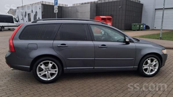 Grey Volvo V50 2007 in Riga, with an engine capacity of 2.40 L and mileage of 317 thousand km for 3450 €, photo 9 on AUTOMOTO.COM.LV