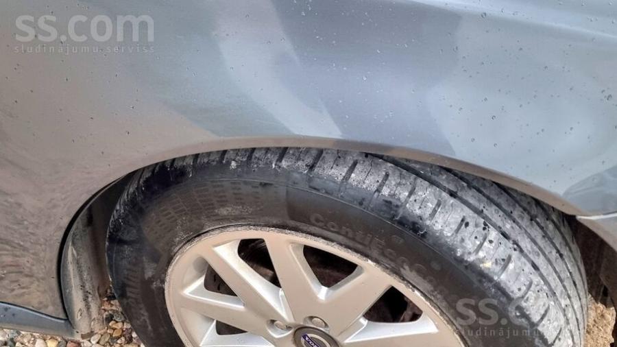 Pelēks Volvo V50 2007 Cēsis, ar dzinēja tilpumu 2.00 L un nobraukumu 357 tūkst. km par 1200 €, foto 5 vietnē AUTOMOTO.COM.LV