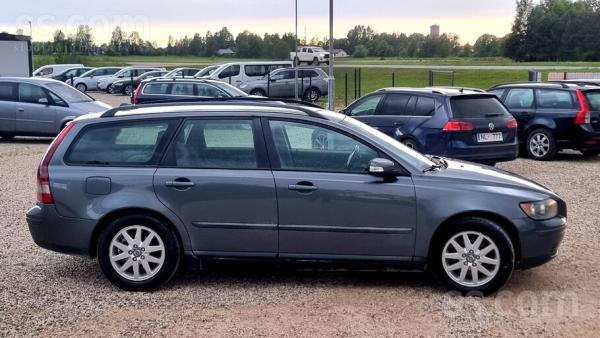 Grey Volvo V50 2007 in Cesis, with an engine capacity of 2.00 L and mileage of 357 thousand km for 1200 €, photo 5 on AUTOMOTO.COM.LV