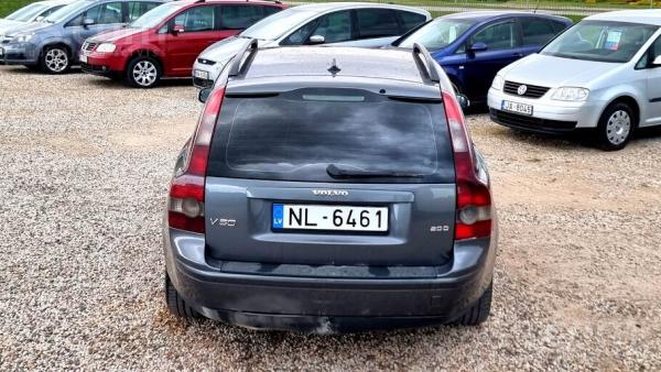Grey Volvo V50 2007 in Cesis, with an engine capacity of 2.00 L and mileage of 357 thousand km for 1200 €, photo 7 on AUTOMOTO.COM.LV