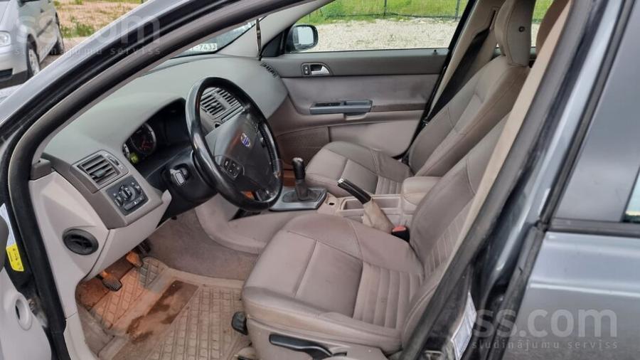 Pelēks Volvo V50 2007 Cēsis, ar dzinēja tilpumu 2.00 L un nobraukumu 357 tūkst. km par 1200 €, foto 14 vietnē AUTOMOTO.COM.LV