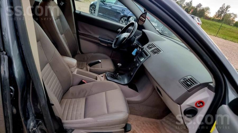 Pelēks Volvo V50 2007 Cēsis, ar dzinēja tilpumu 2.00 L un nobraukumu 357 tūkst. km par 1200 €, foto 15 vietnē AUTOMOTO.COM.LV