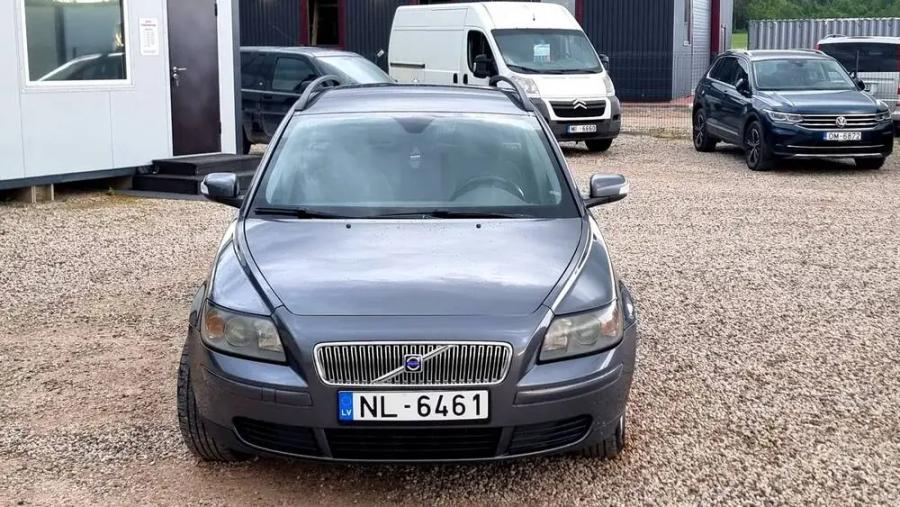Pelēks Volvo V50 2007 Cēsis, ar dzinēja tilpumu 2.00 L un nobraukumu 357 tūkst. km par 1250 €, foto 3 vietnē AUTOMOTO.COM.LV