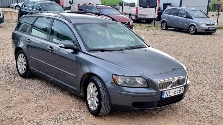 Pelēks Volvo V50 2007 Cēsis, ar dzinēja tilpumu 2.00 L un nobraukumu 357 tūkst. km par 1250 €, foto 4 vietnē AUTOMOTO.COM.LV