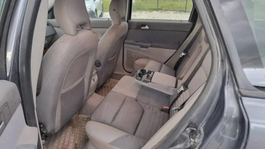Pelēks Volvo V50 2007 Cēsis, ar dzinēja tilpumu 2.00 L un nobraukumu 357 tūkst. km par 1250 €, foto 14 vietnē AUTOMOTO.COM.LV
