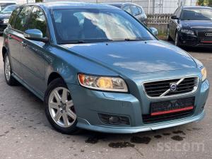 Pelēks Volvo V50 2007 Rīga, ar dzinēja tilpumu 2.00 L un nobraukumu 244 tūkst. km par 2650 €, foto  vietnē AUTOMOTO.COM.LV