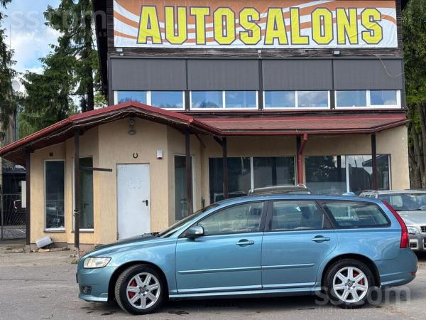 Grey Volvo V50 2007 in Riga, with an engine capacity of 2.00 L and mileage of 244 thousand km for 2650 €, photo 2 on AUTOMOTO.COM.LV