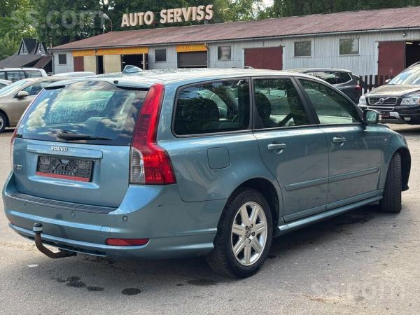 Grey Volvo V50 2007 in Riga, with an engine capacity of 2.00 L and mileage of 244 thousand km for 2650 €, photo 3 on AUTOMOTO.COM.LV
