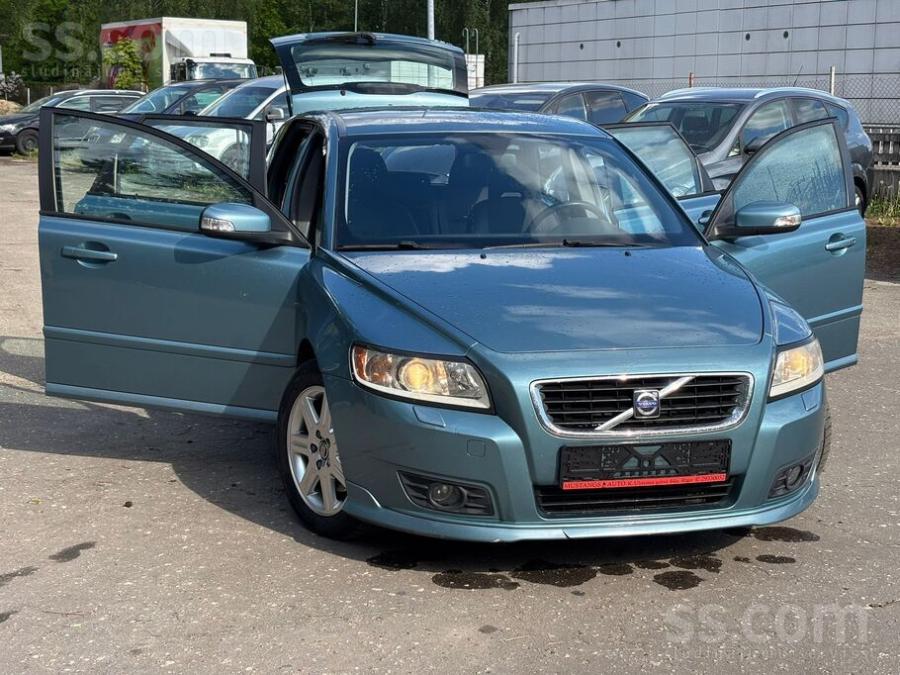 Серый Вольво В50 2007 в Рига, объемом двигателя 2.00 л и пробегом 244 тыс. км за 2650 €, фото 6 на AUTOMOTO.COM.LV