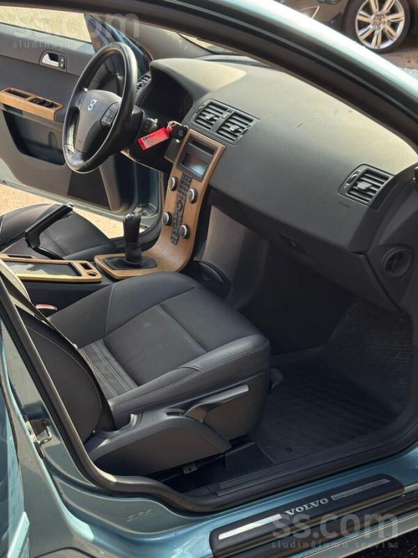 Grey Volvo V50 2007 in Riga, with an engine capacity of 2.00 L and mileage of 244 thousand km for 2650 €, photo 10 on AUTOMOTO.COM.LV