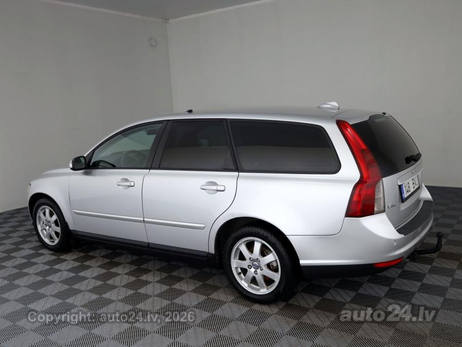Pelēks Volvo V50 2007 Tallina, ar dzinēja tilpumu 1.60 L un nobraukumu 375 tūkst. km par 1699 €, foto 5 vietnē AUTOMOTO.COM.LV