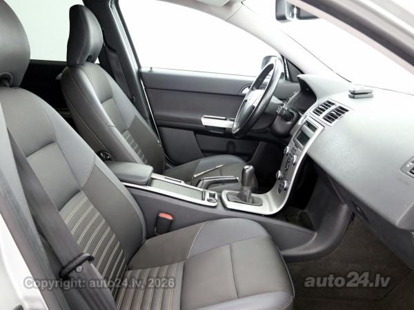 Grey Volvo V50 2007 in Tallinn, with an engine capacity of 1.60 L and mileage of 375 thousand km for 1699 €, photo 6 on AUTOMOTO.COM.LV