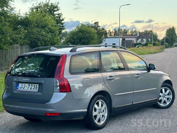 Pelēks Volvo V50 2007 Rīga, ar dzinēja tilpumu 2.00 L un nobraukumu 351 tūkst. km par 1580 €, foto 6 vietnē AUTOMOTO.COM.LV