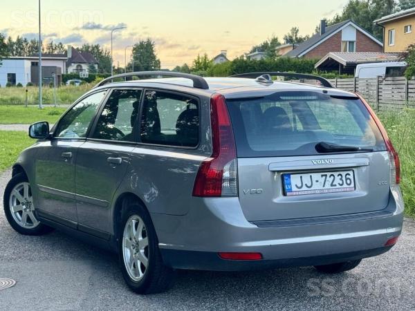 Pelēks Volvo V50 2007 Rīga, ar dzinēja tilpumu 2.00 L un nobraukumu 351 tūkst. km par 1580 €, foto 7 vietnē AUTOMOTO.COM.LV