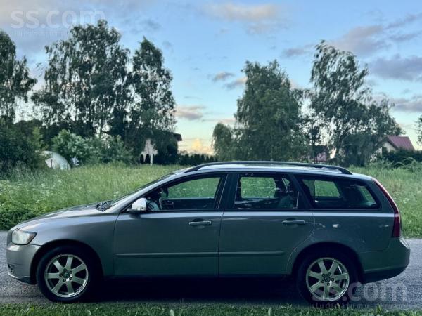 Pelēks Volvo V50 2007 Rīga, ar dzinēja tilpumu 2.00 L un nobraukumu 351 tūkst. km par 1580 €, foto 9 vietnē AUTOMOTO.COM.LV
