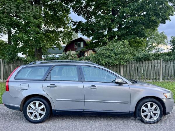 Pelēks Volvo V50 2007 Rīga, ar dzinēja tilpumu 2.00 L un nobraukumu 351 tūkst. km par 1580 €, foto 10 vietnē AUTOMOTO.COM.LV