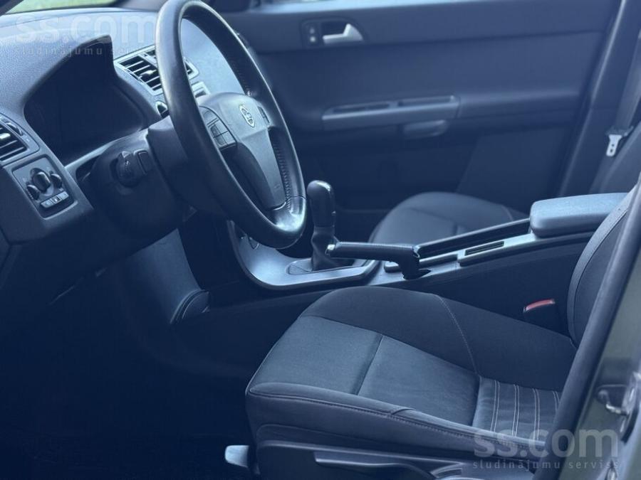 Grey Volvo V50 2007 in Riga, with an engine capacity of 2.00 L and mileage of 351 thousand km for 1580 €, photo 14 on AUTOMOTO.COM.LV