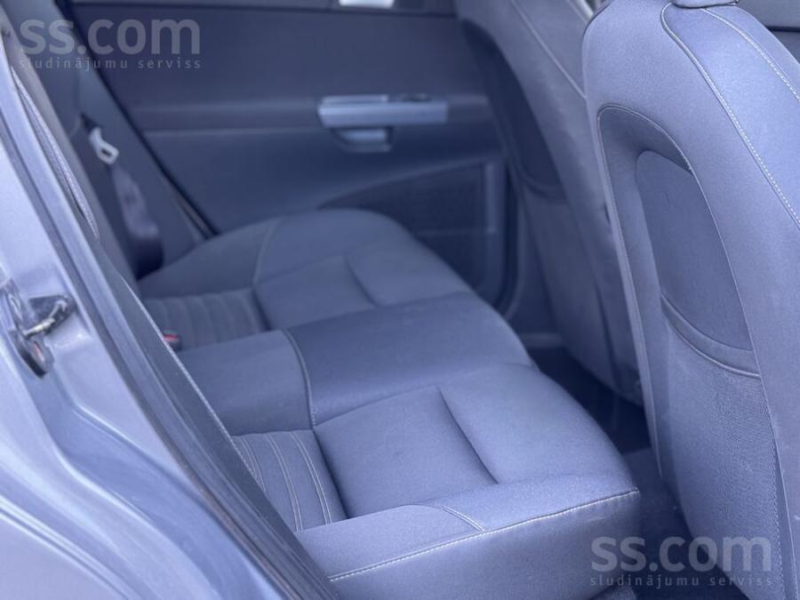 Grey Volvo V50 2007 in Riga, with an engine capacity of 2.00 L and mileage of 351 thousand km for 1580 €, photo 16 on AUTOMOTO.COM.LV