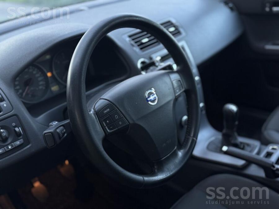Grey Volvo V50 2007 in Riga, with an engine capacity of 2.00 L and mileage of 351 thousand km for 1580 €, photo 18 on AUTOMOTO.COM.LV