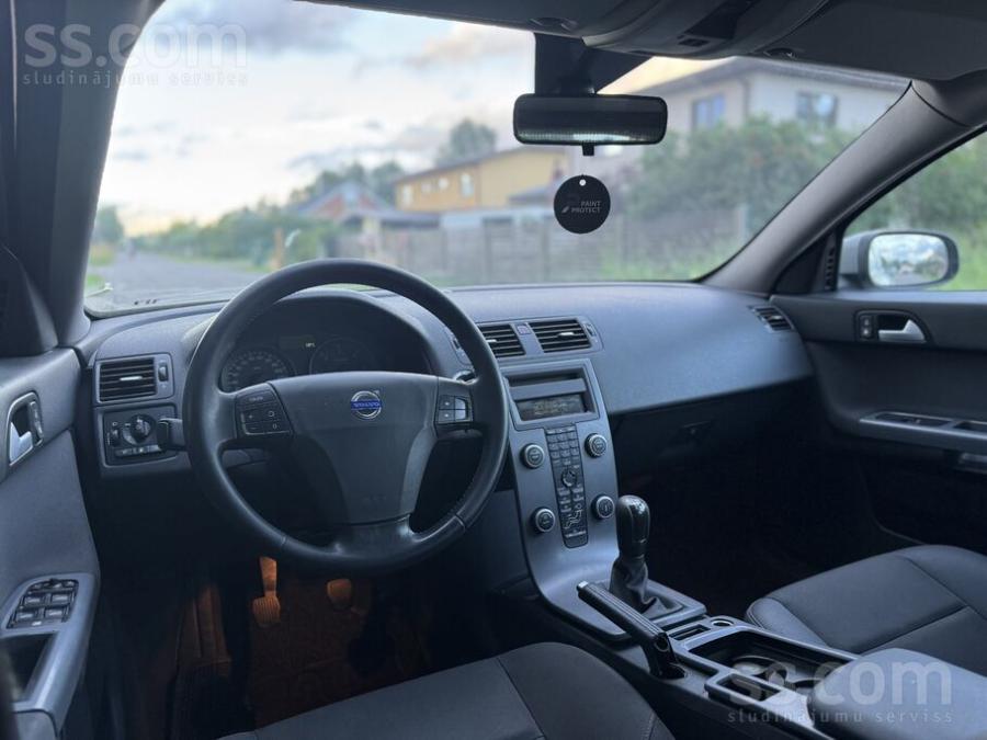 Grey Volvo V50 2007 in Riga, with an engine capacity of 2.00 L and mileage of 351 thousand km for 1580 €, photo 19 on AUTOMOTO.COM.LV