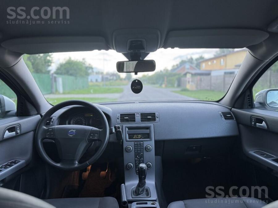 Grey Volvo V50 2007 in Riga, with an engine capacity of 2.00 L and mileage of 351 thousand km for 1580 €, photo 20 on AUTOMOTO.COM.LV