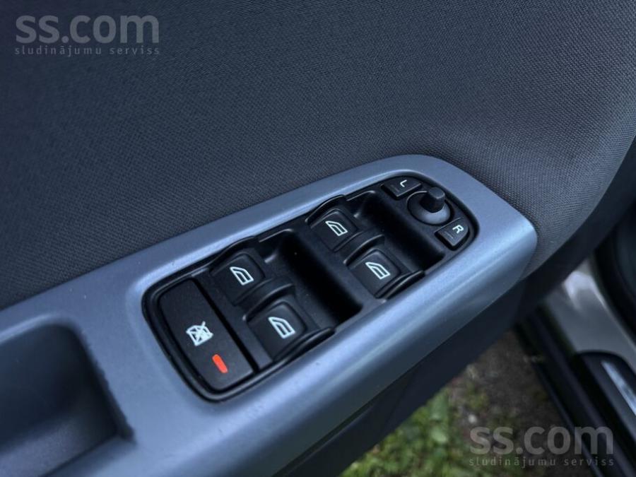 Grey Volvo V50 2007 in Riga, with an engine capacity of 2.00 L and mileage of 351 thousand km for 1580 €, photo 24 on AUTOMOTO.COM.LV