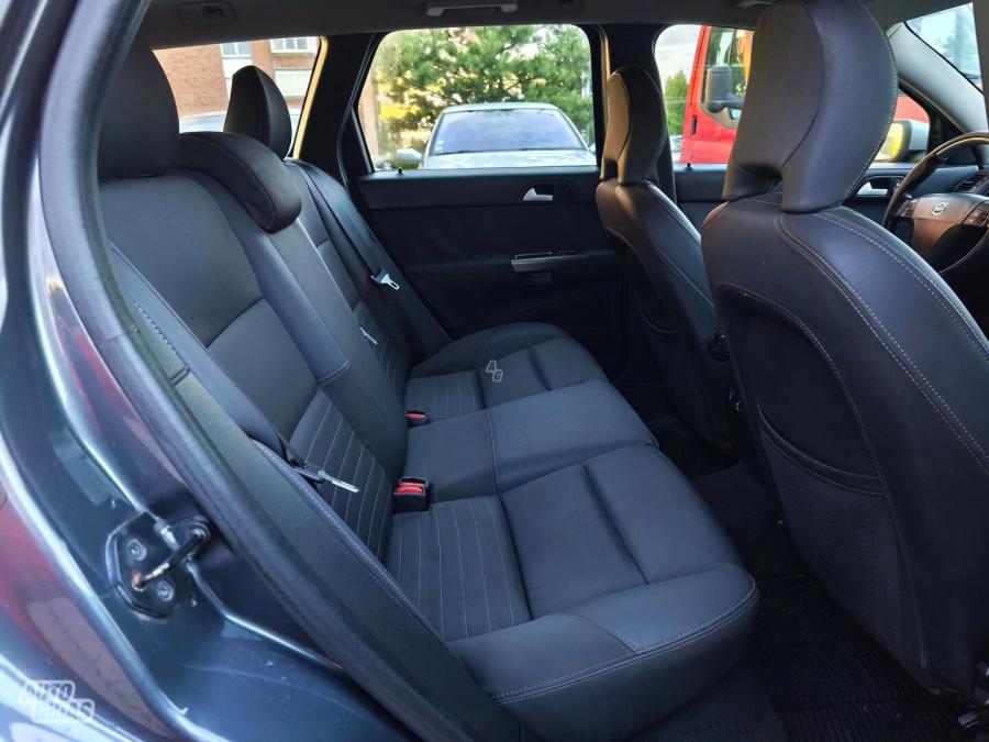 Grey Volvo V50 2007 in Taurage, with an engine capacity of 1.60 L and mileage of 365 thousand km for 1650 €, photo 14 on AUTOMOTO.COM.LV