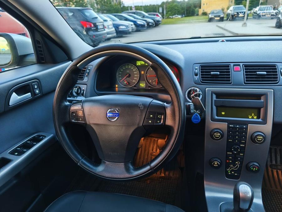 Grey Volvo V50 2007 in Taurage, with an engine capacity of 1.60 L and mileage of 365 thousand km for 1650 €, photo 15 on AUTOMOTO.COM.LV