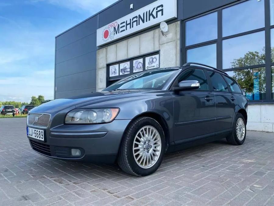 Pelēks Volvo V50 2007 Cēsis, ar dzinēja tilpumu 2.40 L un nobraukumu 325 tūkst. km par 2699 €, foto 1 vietnē AUTOMOTO.COM.LV