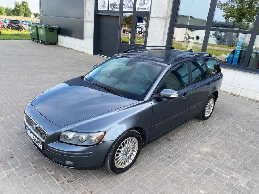 Pelēks Volvo V50 2007 Cēsis, ar dzinēja tilpumu 2.40 L un nobraukumu 325 tūkst. km par 2699 €, foto 3 vietnē AUTOMOTO.COM.LV