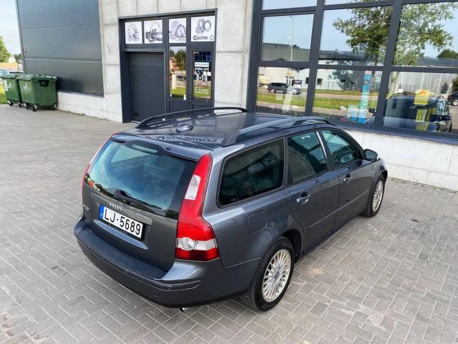 Pelēks Volvo V50 2007 Cēsis, ar dzinēja tilpumu 2.40 L un nobraukumu 325 tūkst. km par 2699 €, foto 10 vietnē AUTOMOTO.COM.LV