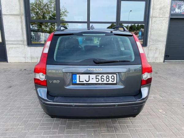 Grey Volvo V50 2007 in Cesis, with an engine capacity of 2.40 L and mileage of 325 thousand km for 2699 €, photo 10 on AUTOMOTO.COM.LV