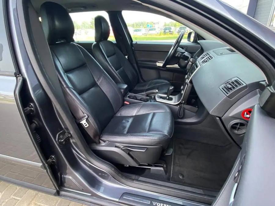 Pelēks Volvo V50 2007 Cēsis, ar dzinēja tilpumu 2.40 L un nobraukumu 325 tūkst. km par 2699 €, foto 22 vietnē AUTOMOTO.COM.LV