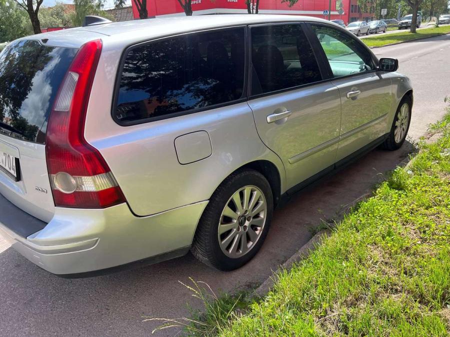 Grey Volvo V50 2007 in Klaipeda, with an engine capacity of 2.00 L and mileage of 460 thousand km for 500 €, photo 4 on AUTOMOTO.COM.LV