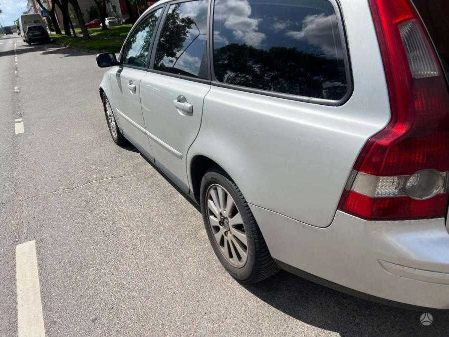 Grey Volvo V50 2007 in Klaipeda, with an engine capacity of 2.00 L and mileage of 460 thousand km for 500 €, photo 6 on AUTOMOTO.COM.LV