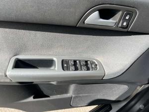 Grey Volvo V50 2007 in Klaipeda, with an engine capacity of 2.00 L and mileage of 460 thousand km for 500 €, photo 12 on AUTOMOTO.COM.LV