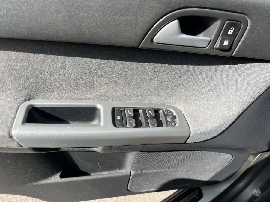 Grey Volvo V50 2007 in Klaipeda, with an engine capacity of 2.00 L and mileage of 460 thousand km for 500 €, photo 12 on AUTOMOTO.COM.LV