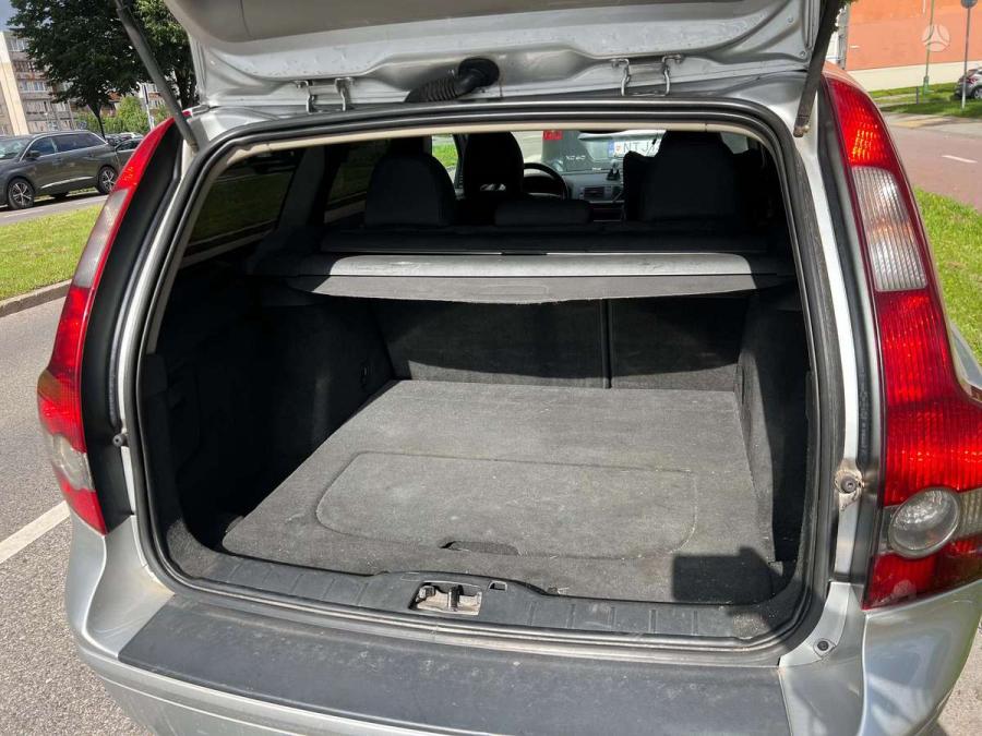 Grey Volvo V50 2007 in Klaipeda, with an engine capacity of 2.00 L and mileage of 460 thousand km for 500 €, photo 15 on AUTOMOTO.COM.LV