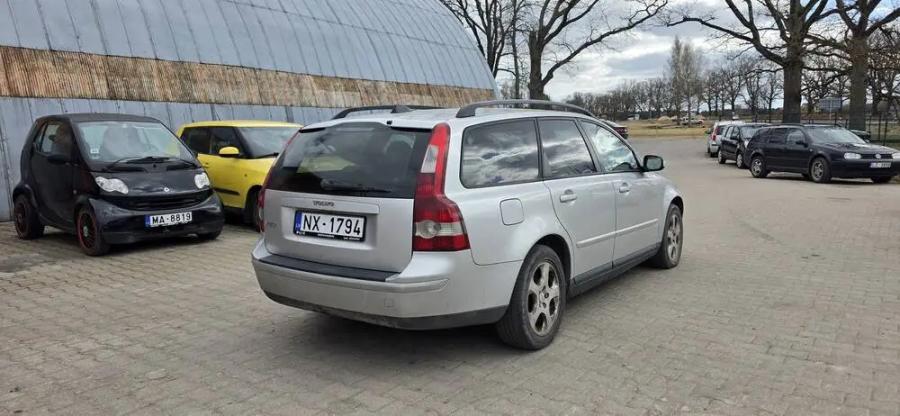 Pelēks Volvo V50 2007 Valmiera, ar dzinēja tilpumu 2.00 L un nobraukumu 340 tūkst. km par 1600 €, foto 4 vietnē AUTOMOTO.COM.LV