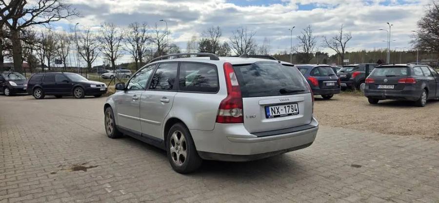 Pelēks Volvo V50 2007 Valmiera, ar dzinēja tilpumu 2.00 L un nobraukumu 340 tūkst. km par 1600 €, foto 5 vietnē AUTOMOTO.COM.LV